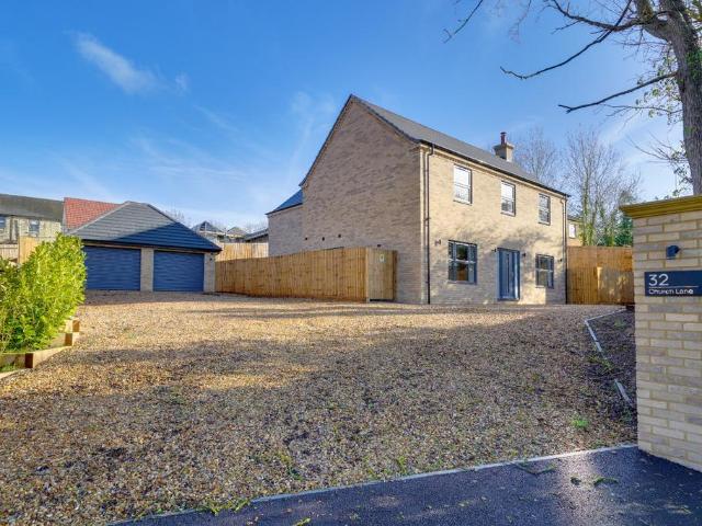 4 bedroom detached house for sale