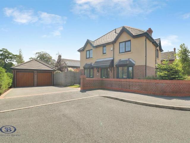 4 bedroom detached house for sale