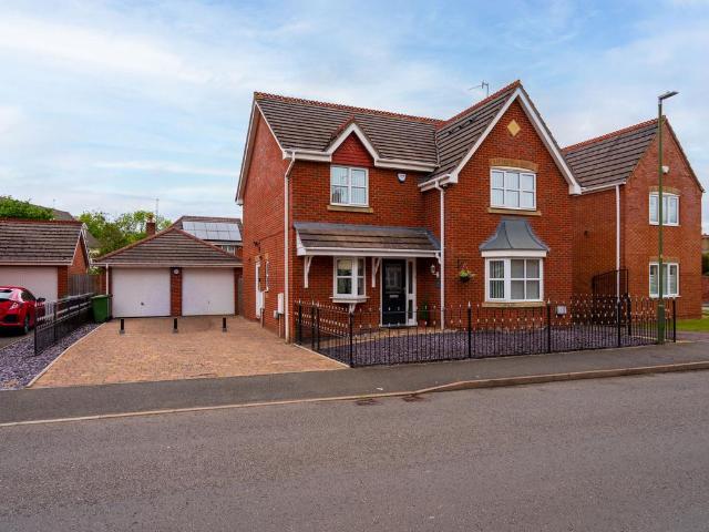 4 bedroom detached house for sale