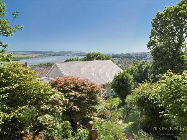 4 bedroom detached bungalow for sale
