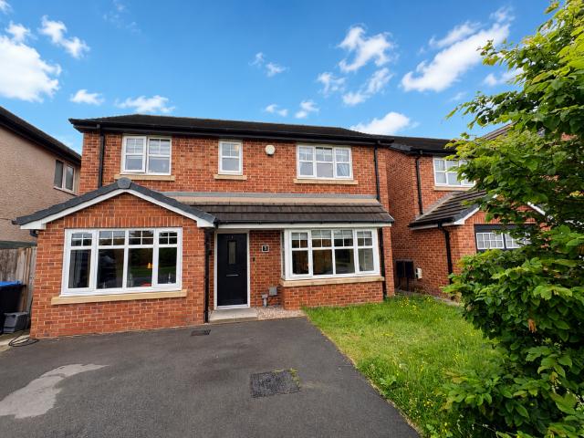 4 bedroom detached house for sale