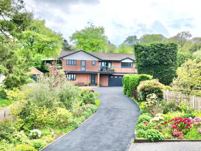 4 bedroom detached house for sale