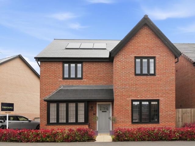 4 bedroom detached house for sale