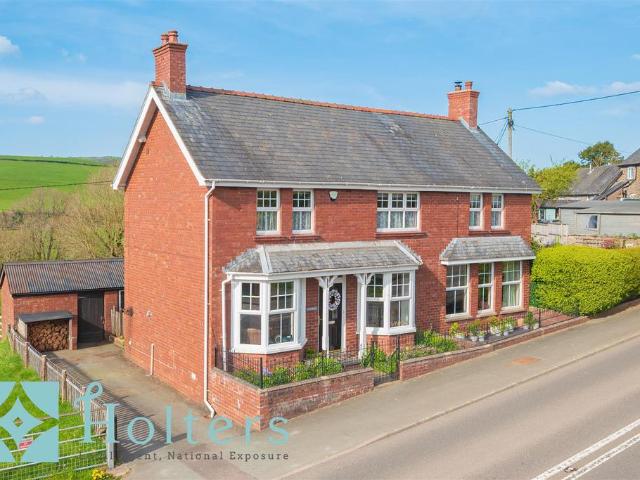 4 bedroom detached house for sale