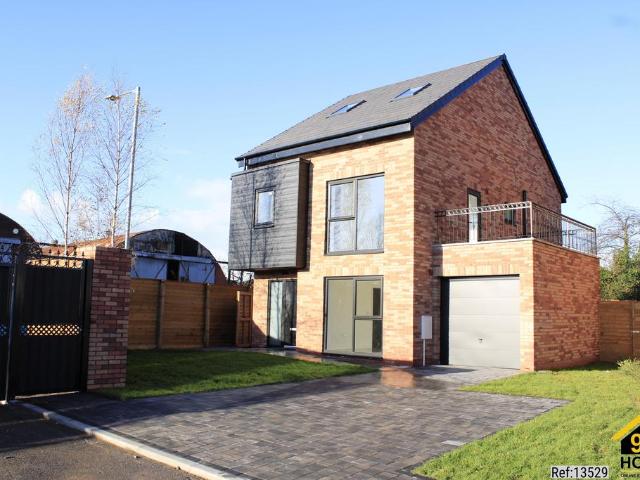 4 bedroom detached house for sale
