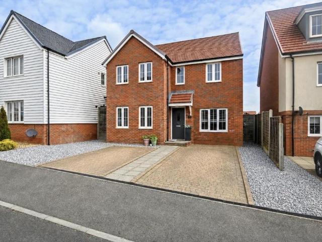 4 bedroom detached house for sale