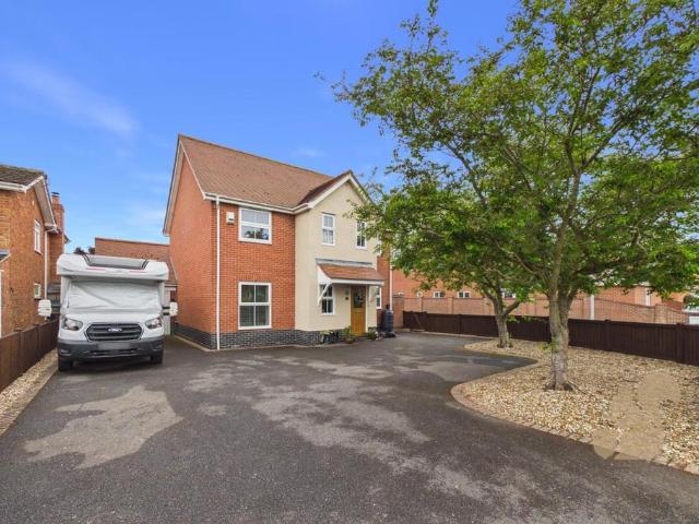 4 bedroom detached house for sale