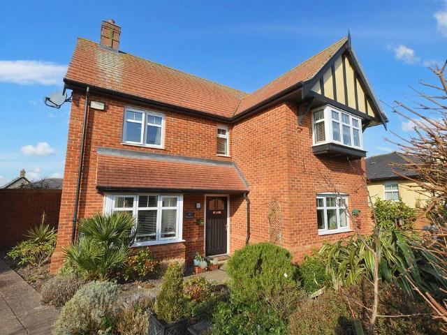 4 bedroom detached house for sale