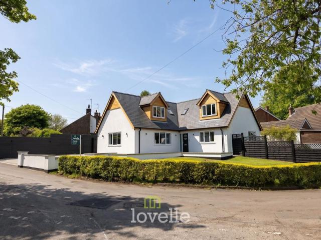 4 bedroom detached house for sale