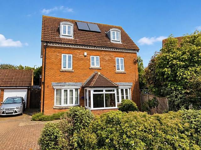 4 bedroom detached house for sale