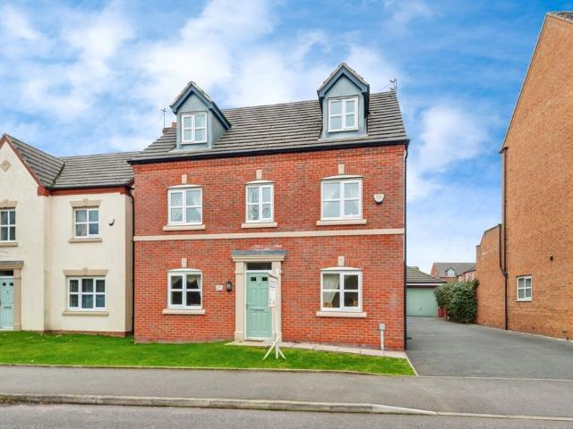 4 bedroom detached house for sale