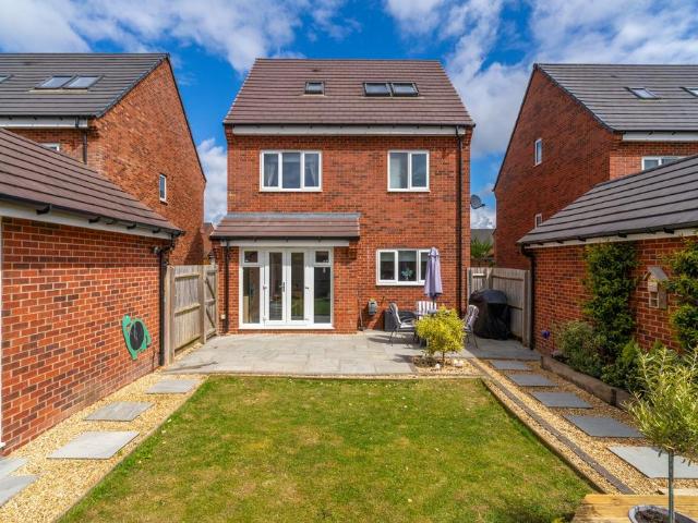 4 bedroom detached house for sale
