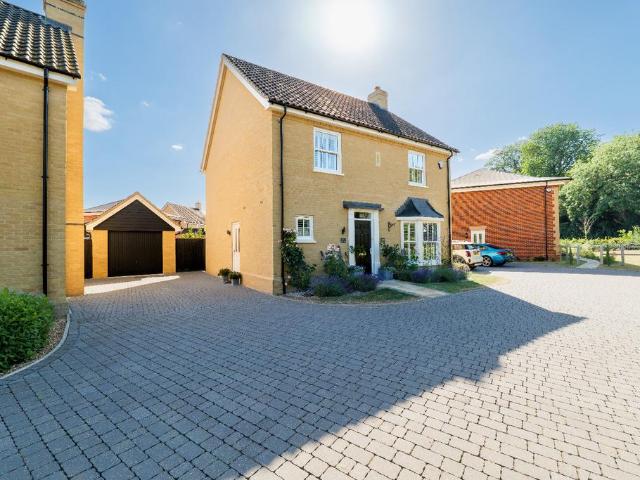 4 bedroom detached house for sale
