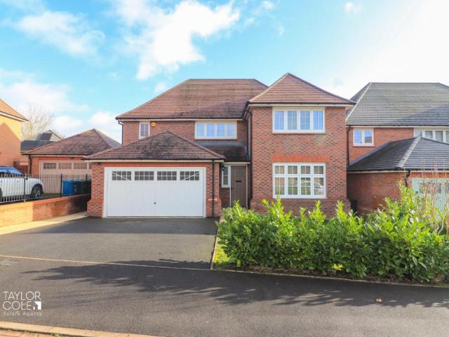 4 bedroom detached house for sale