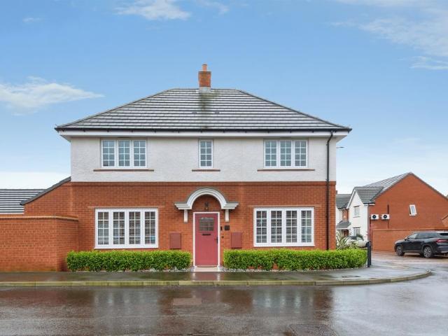 4 bedroom detached house for sale