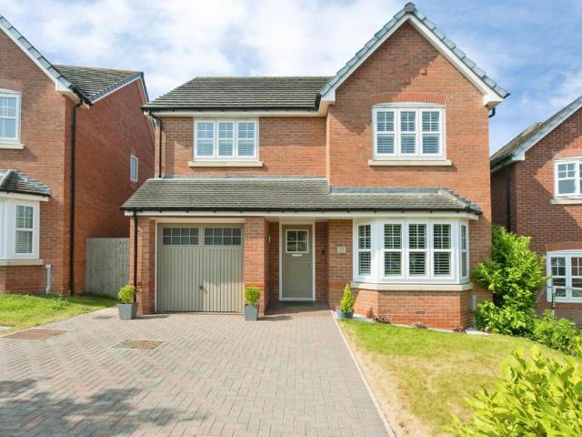 4 bedroom detached house for sale