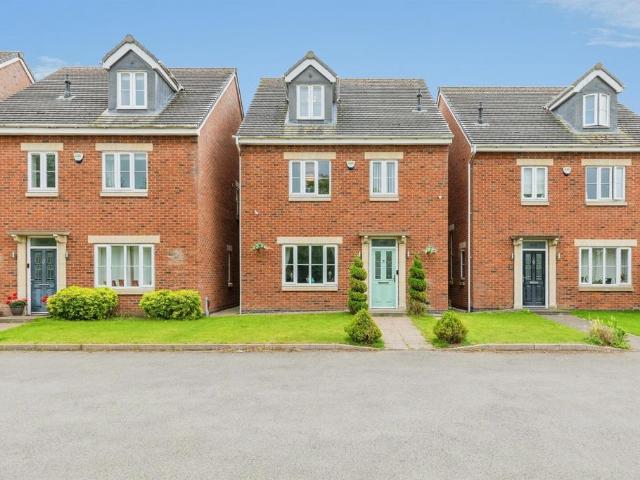 4 bedroom detached house for sale