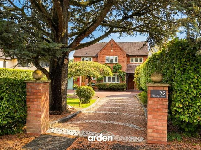 4 bedroom detached house for sale