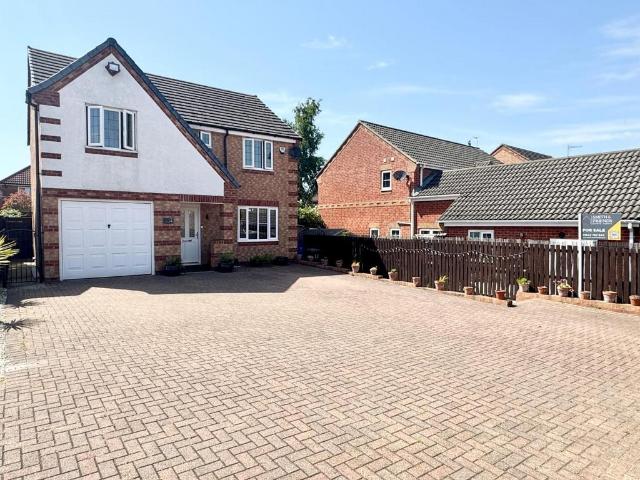 4 bedroom detached house for sale