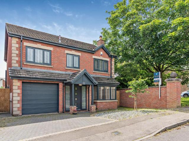 4 bedroom detached house for sale