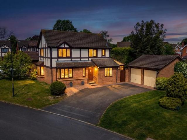 4 bedroom detached house for sale