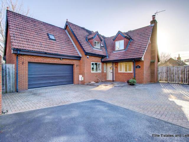4 bedroom detached house for sale