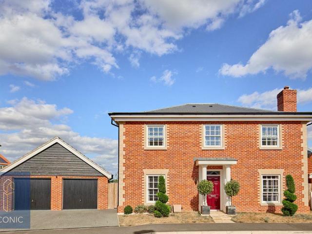 4 bedroom detached house for sale
