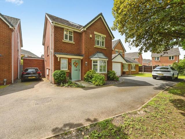 4 bedroom detached house for sale