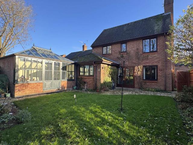 4 bedroom detached house for sale