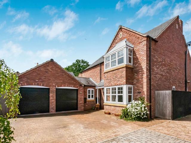 4 bedroom detached house for sale