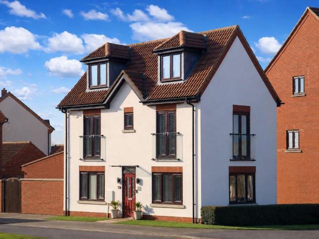 4 bedroom detached house for sale