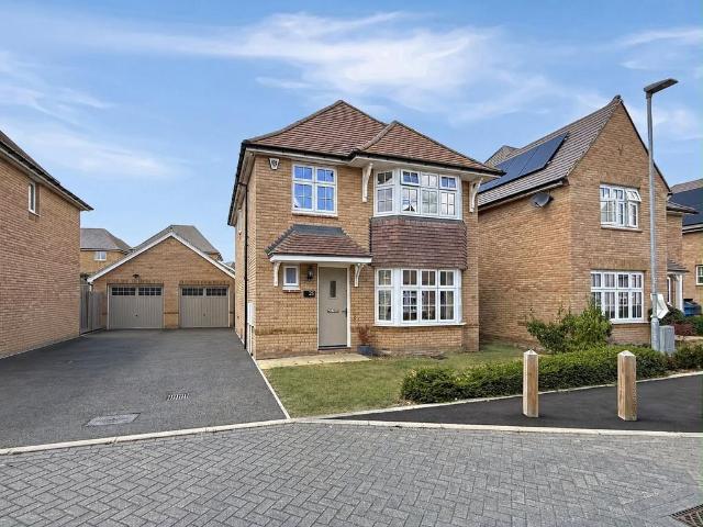 4 bedroom detached house for sale