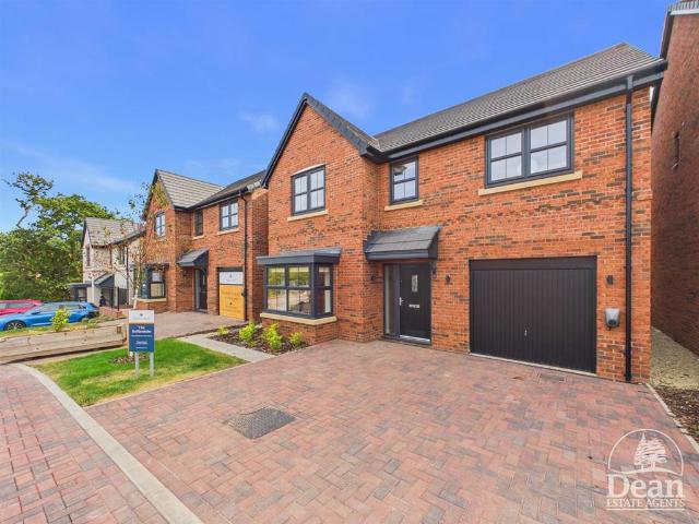 4 bedroom detached house for sale