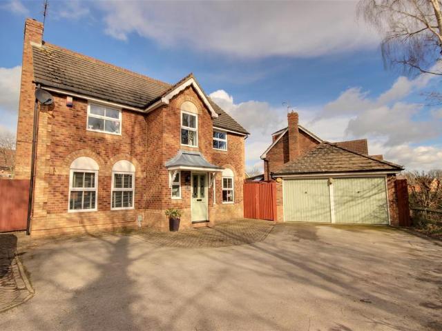 4 bedroom detached house for sale