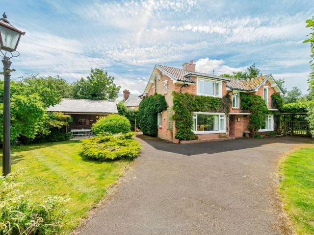 4 bedroom detached house for sale