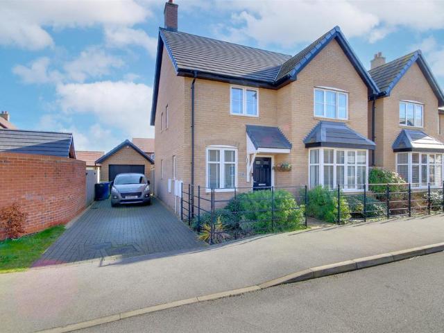 4 bedroom detached house for sale