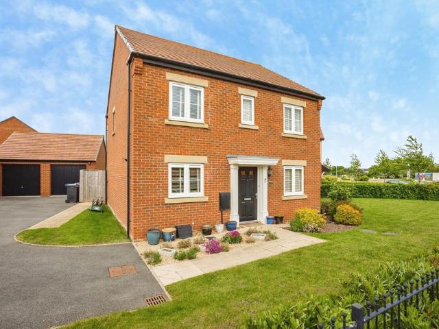 4 bedroom detached house for sale