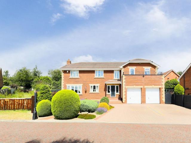 4 bedroom detached house for sale