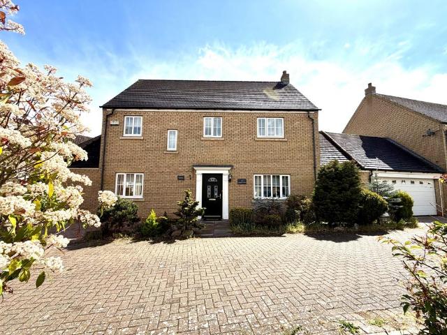 4 bedroom detached house for sale