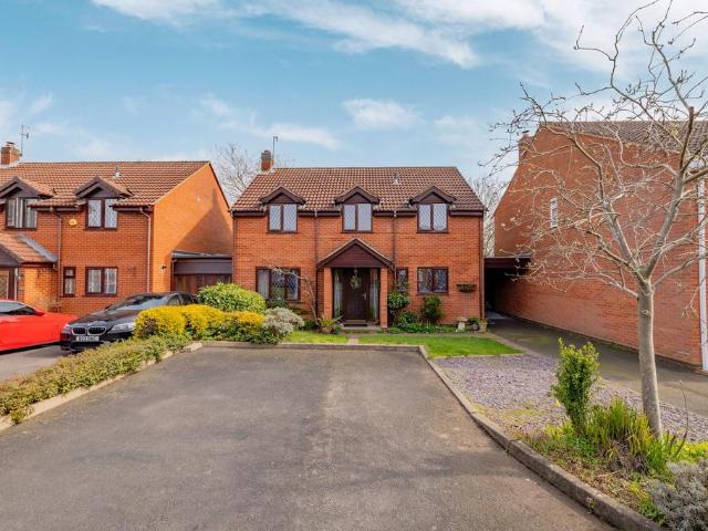 4 bedroom detached house for sale