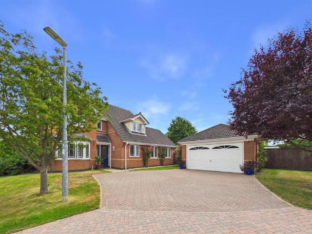 4 bedroom detached house for sale