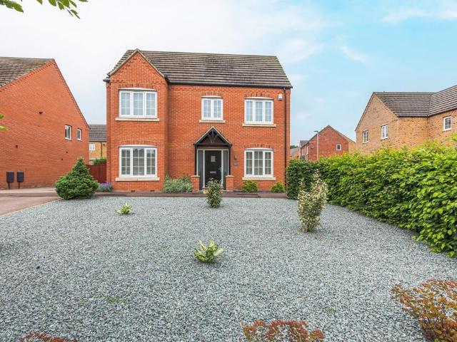 4 bedroom detached house for sale
