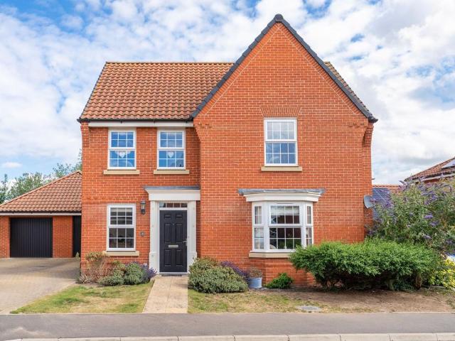 4 bedroom detached house for sale