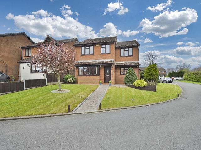 4 bedroom detached house for sale