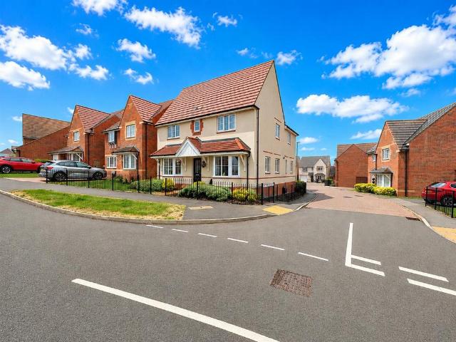 4 bedroom detached house for sale
