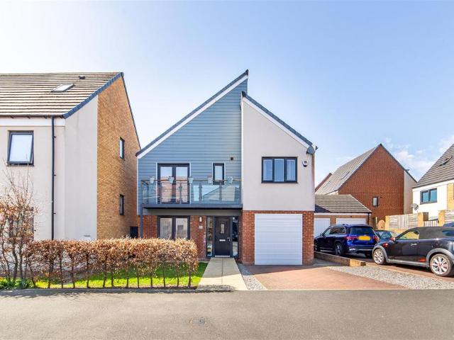 4 bedroom detached house for sale