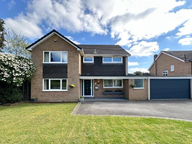 4 bedroom detached house for sale