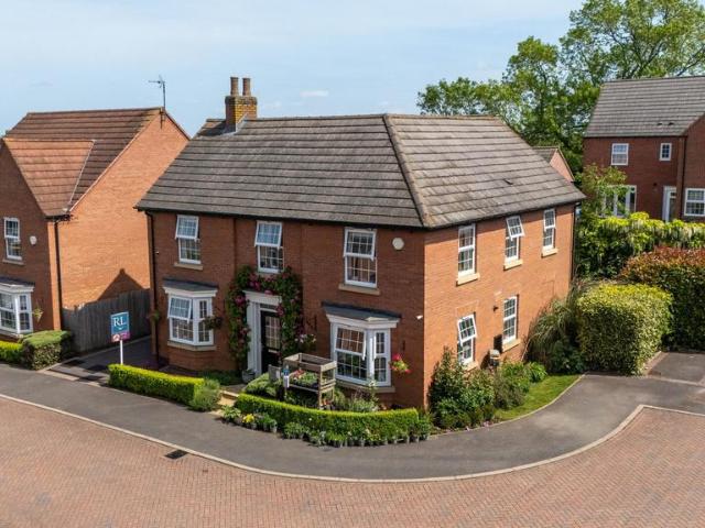 4 bedroom detached house for sale