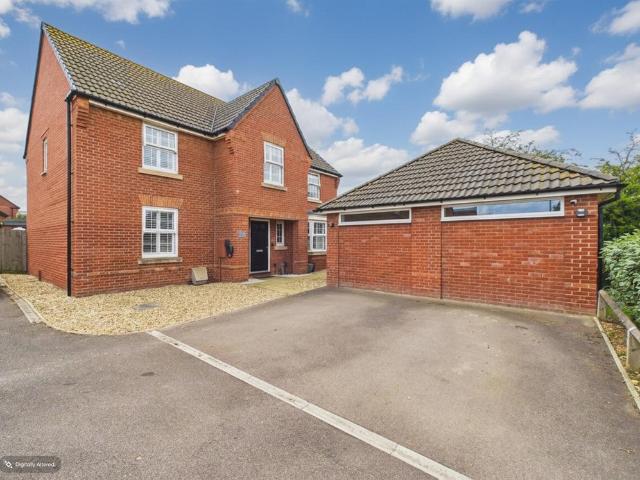 4 bedroom detached house for sale
