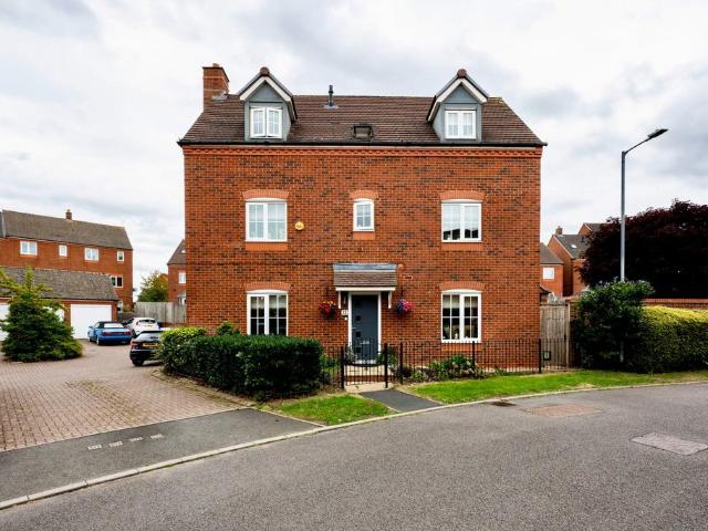 4 bedroom detached house for sale